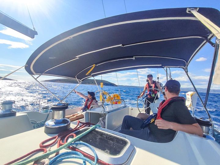 Yacht Sail Training - Learn To Sail - RYA Sailing School Course Holiday